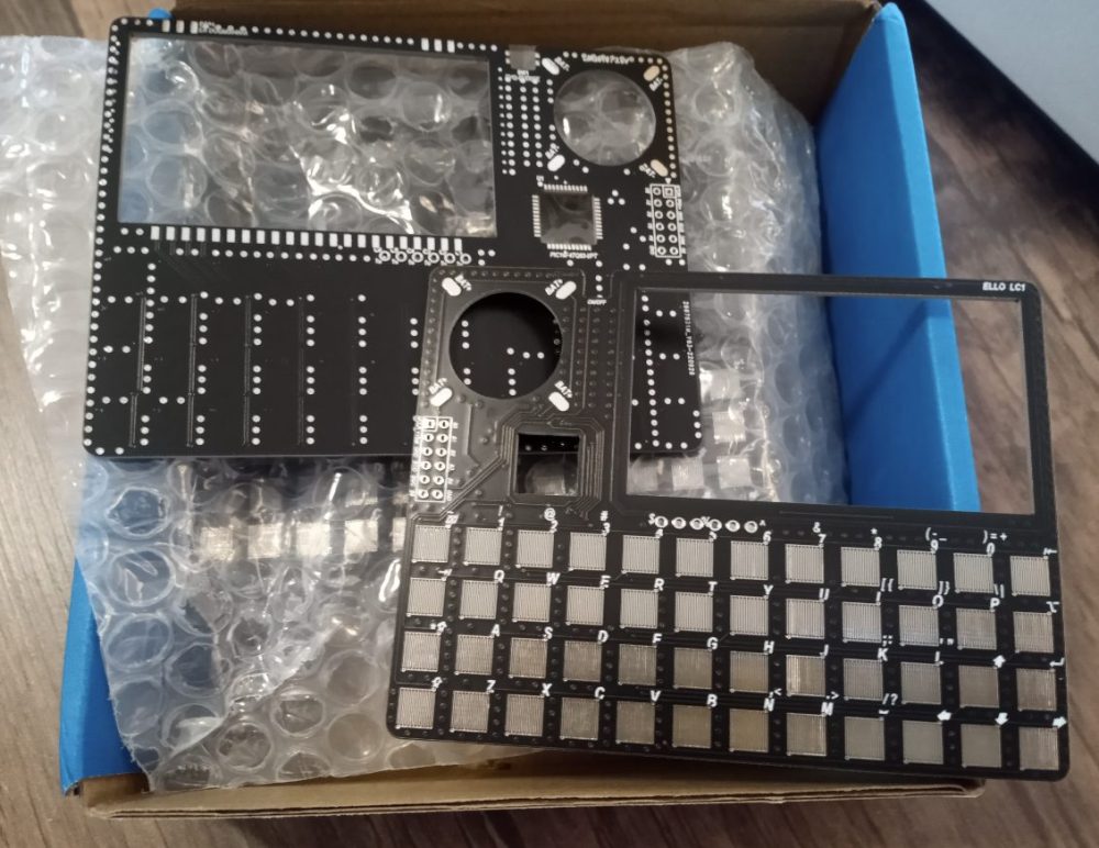 BASICが実行できる厚さ2mmのカードサイズPC爆誕！画面とキー付き【ELLO LC1】